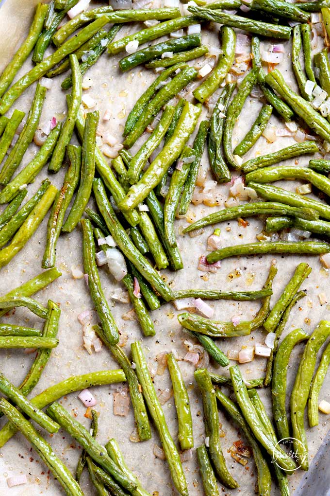 Roasted Green Beans (with shallot) - A Pinch of Healthy