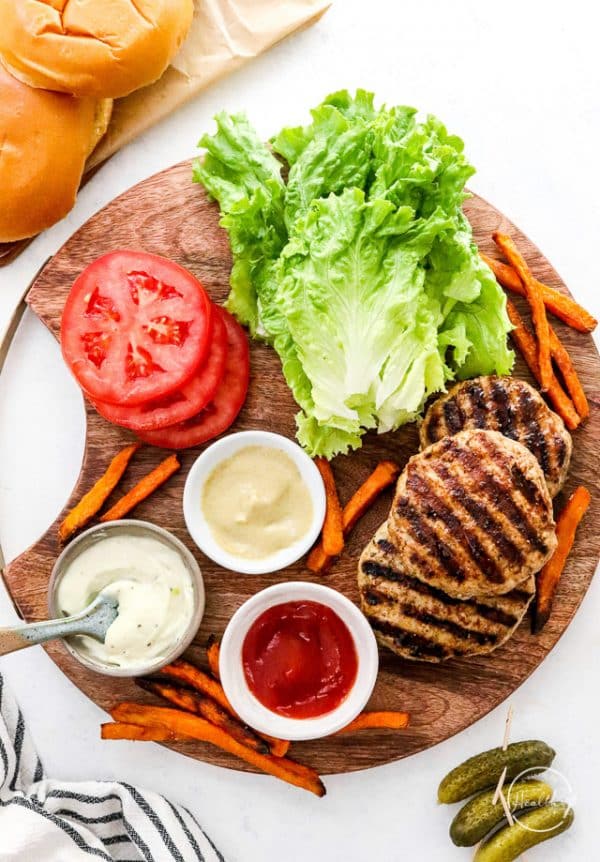 Grilled Turkey Burgers (classic recipe) - A Pinch of Healthy